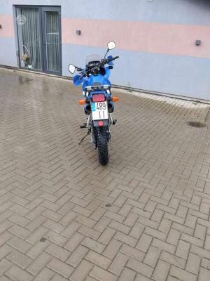Suzuki DR 1998 Vievis, ar dzinēja tilpumu 0.64 L un nobraukumu 42 tūkst. km par 1500 €, foto 4 vietnē AUTOMOTO.COM.LV