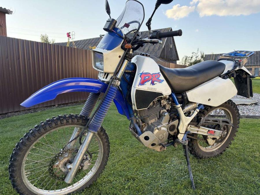 Suzuki DR 2001 in Marijampole, with an engine capacity of 0.35 L and mileage of 4 thousand km for 1999 €, photo 1 on AUTOMOTO.COM.LV