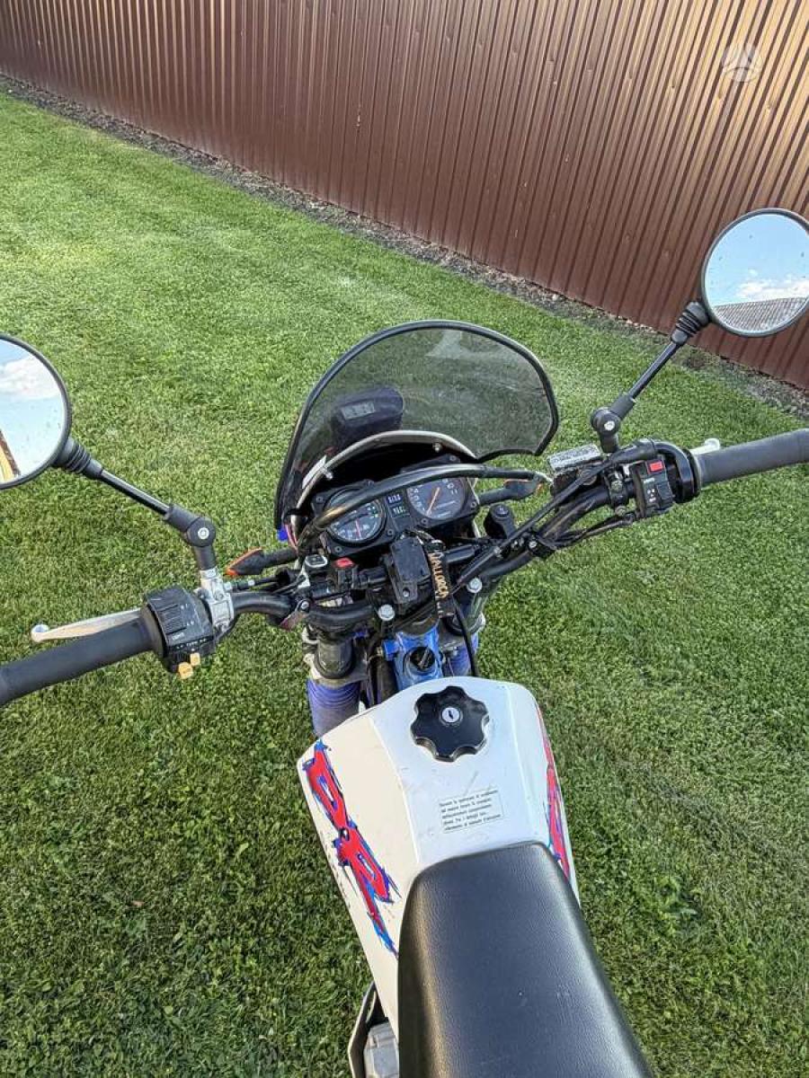 Suzuki DR 2001 in Marijampole, with an engine capacity of 0.35 L and mileage of 4 thousand km for 1999 €, photo 3 on AUTOMOTO.COM.LV