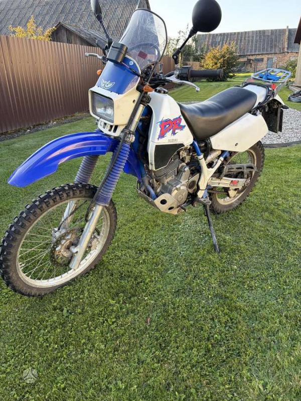 Suzuki DR 2001 in Marijampole, with an engine capacity of 0.35 L and mileage of 4 thousand km for 1999 €, photo 5 on AUTOMOTO.COM.LV