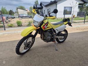 Suzuki DR 2005 Kauņa, ar dzinēja tilpumu 0.65 L un nobraukumu 19 tūkst. km par 3300 €, foto  vietnē AUTOMOTO.COM.LV