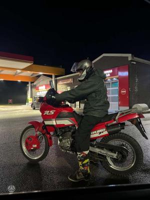 Красный Сузуки DR 1990 в Клайпеда, объемом двигателя 0.65 л и пробегом 20 тыс. км за 990 €, фото 5 на AUTOMOTO.COM.LV