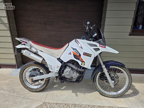 Balts Suzuki DR 1990 Pasvalys, ar dzinēja tilpumu 0.75 L un nobraukumu 45 tūkst. km par 999 €, foto 4 vietnē AUTOMOTO.COM.LV
