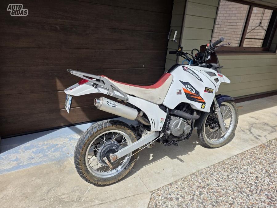 White Suzuki DR 1990 in Pasvalys, with an engine capacity of 0.75 L and mileage of 45 thousand km for 999 €, photo 6 on AUTOMOTO.COM.LV