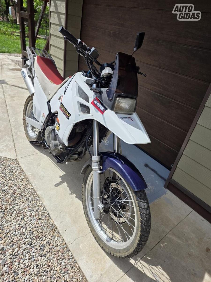 White Suzuki DR 1990 in Pasvalys, with an engine capacity of 0.75 L and mileage of 45 thousand km for 999 €, photo 12 on AUTOMOTO.COM.LV