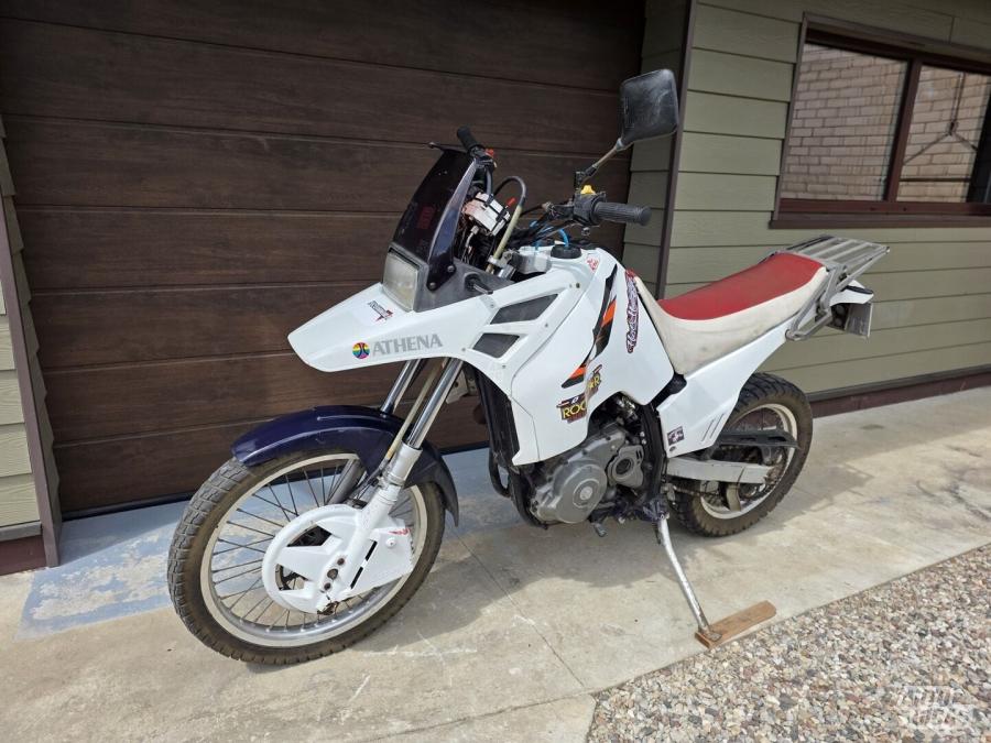 White Suzuki DR 1990 in Pasvalys, with an engine capacity of 0.75 L and mileage of 45 thousand km for 999 €, photo 14 on AUTOMOTO.COM.LV