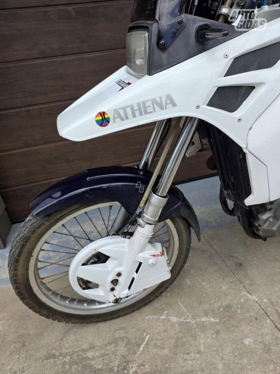 White Suzuki DR 1990 in Pasvalys, with an engine capacity of 0.75 L and mileage of 45 thousand km for 999 €, photo 22 on AUTOMOTO.COM.LV