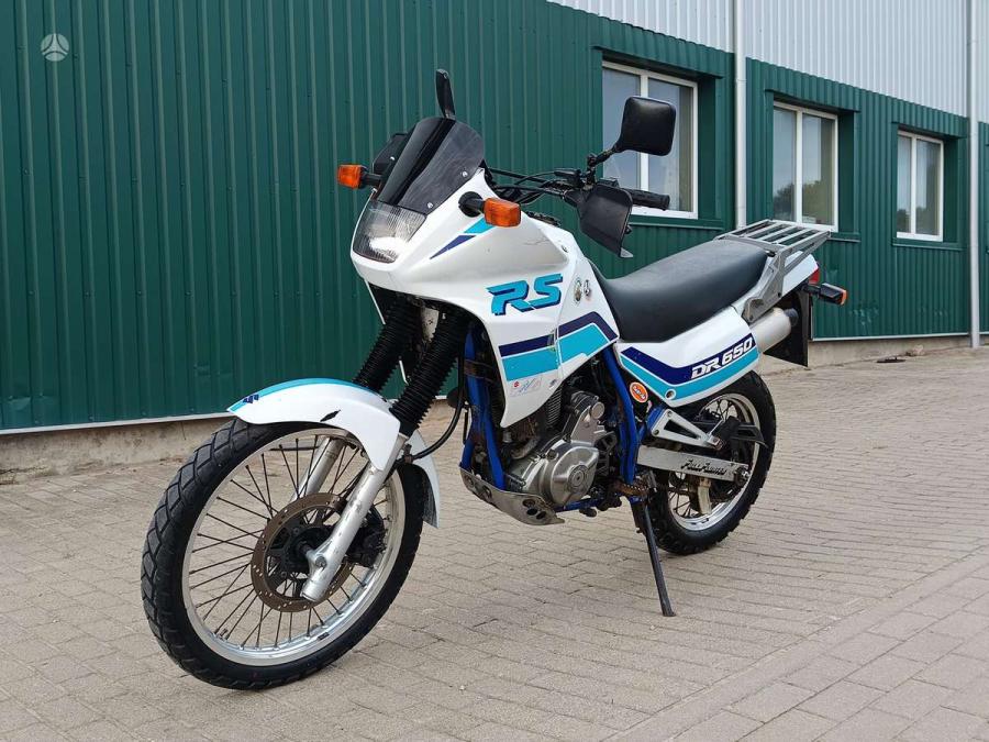 White Suzuki DR 1991 in Telschi, with an engine capacity of 0.65 L and mileage of 40 thousand km for 1500 €, photo 1 on AUTOMOTO.COM.LV