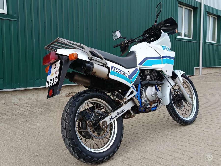 White Suzuki DR 1991 in Telschi, with an engine capacity of 0.65 L and mileage of 40 thousand km for 1500 €, photo 7 on AUTOMOTO.COM.LV