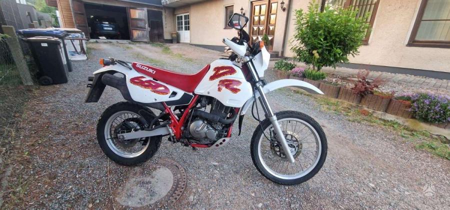 Balts Suzuki DR 1994 Klaipėda, ar dzinēja tilpumu 0.65 L un nobraukumu 29 tūkst. km par 1800 €, foto 1 vietnē AUTOMOTO.COM.LV