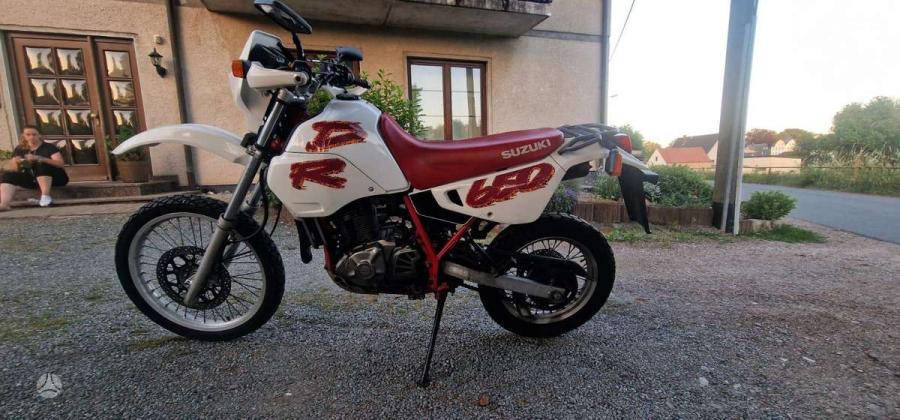 Balts Suzuki DR 1994 Klaipėda, ar dzinēja tilpumu 0.65 L un nobraukumu 29 tūkst. km par 1800 €, foto 3 vietnē AUTOMOTO.COM.LV