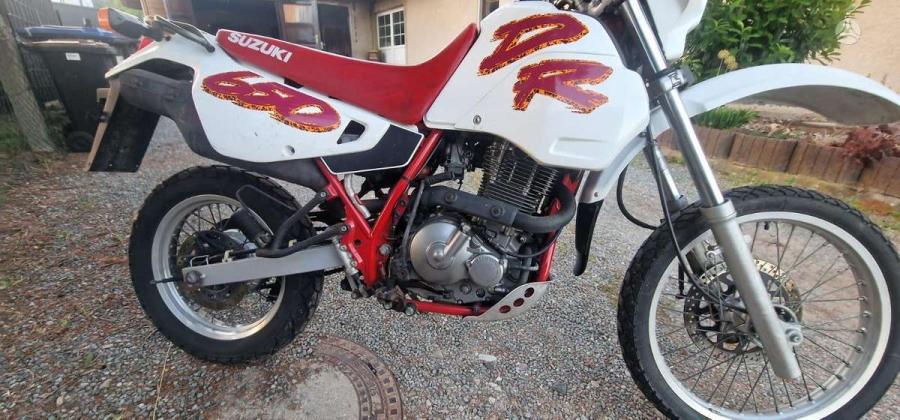 Balts Suzuki DR 1994 Klaipėda, ar dzinēja tilpumu 0.65 L un nobraukumu 29 tūkst. km par 1800 €, foto 4 vietnē AUTOMOTO.COM.LV