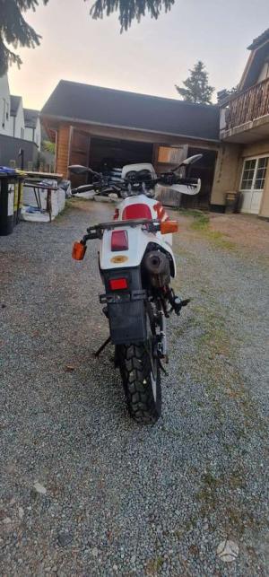 Balts Suzuki DR 1994 Klaipėda, ar dzinēja tilpumu 0.65 L un nobraukumu 29 tūkst. km par 1800 €, foto 5 vietnē AUTOMOTO.COM.LV