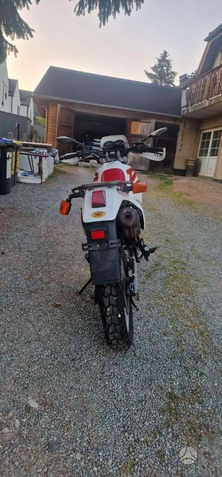 Balts Suzuki DR 1994 Klaipėda, ar dzinēja tilpumu 0.65 L un nobraukumu 29 tūkst. km par 1800 €, foto 5 vietnē AUTOMOTO.COM.LV