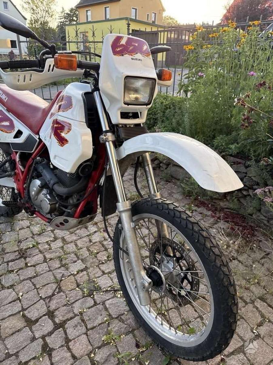 Balts Suzuki DR 1994 Klaipėda, ar dzinēja tilpumu 0.65 L un nobraukumu 29 tūkst. km par 1800 €, foto 6 vietnē AUTOMOTO.COM.LV