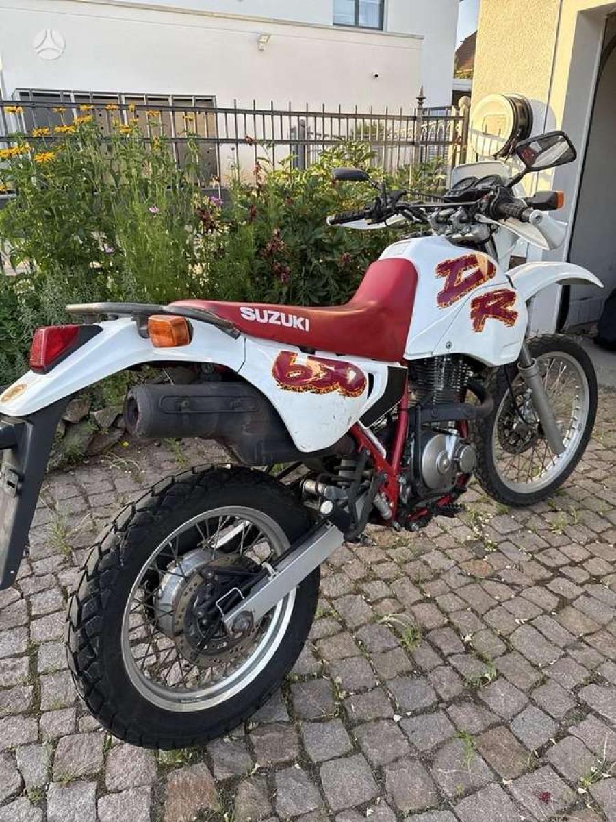 Balts Suzuki DR 1994 Klaipėda, ar dzinēja tilpumu 0.65 L un nobraukumu 29 tūkst. km par 1800 €, foto 8 vietnē AUTOMOTO.COM.LV