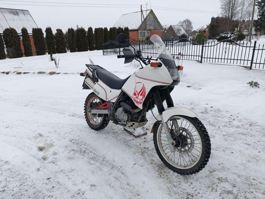 Balts Suzuki DR 1996 Vilkaviškis, ar dzinēja tilpumu 0.65 L un nobraukumu 69 tūkst. km par 2000 €, foto 3 vietnē AUTOMOTO.COM.LV