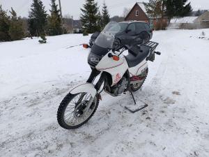 Balts Suzuki DR 1996 Vilkaviškis, ar dzinēja tilpumu 0.65 L un nobraukumu 69 tūkst. km par 2000 €, foto 7 vietnē AUTOMOTO.COM.LV