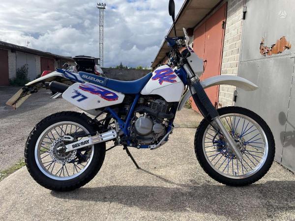 White Suzuki DR 1996 in Klaipeda, with an engine capacity of 0.35 L and mileage of 10 thousand km for 3400 €, photo 2 on AUTOMOTO.COM.LV