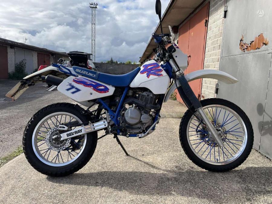 Balts Suzuki DR 1996 Klaipėda, ar dzinēja tilpumu 0.35 L un nobraukumu 10 tūkst. km par 3400 €, foto 3 vietnē AUTOMOTO.COM.LV