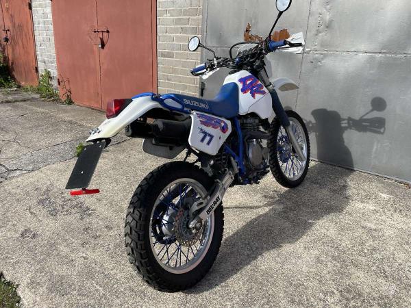 White Suzuki DR 1996 in Klaipeda, with an engine capacity of 0.35 L and mileage of 10 thousand km for 3400 €, photo 3 on AUTOMOTO.COM.LV