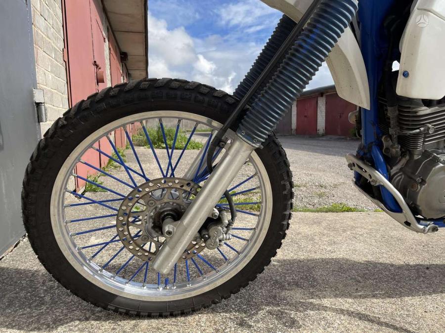 Balts Suzuki DR 1996 Klaipėda, ar dzinēja tilpumu 0.35 L un nobraukumu 10 tūkst. km par 3400 €, foto 5 vietnē AUTOMOTO.COM.LV