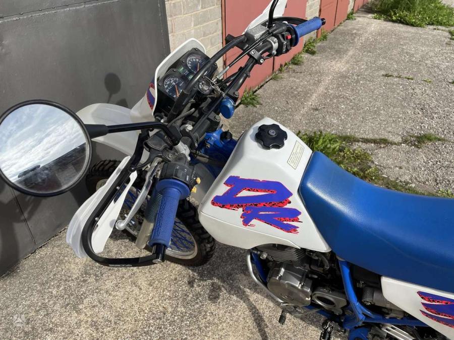 Balts Suzuki DR 1996 Klaipėda, ar dzinēja tilpumu 0.35 L un nobraukumu 10 tūkst. km par 3400 €, foto 13 vietnē AUTOMOTO.COM.LV