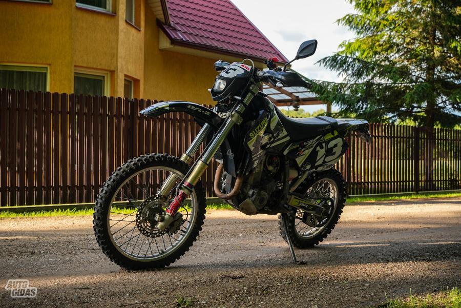 Melns Suzuki DR-Z 2004 Marijampole, ar dzinēja tilpumu 0.40 L un nobraukumu 11 tūkst. km par 4000 €, foto 6 vietnē AUTOMOTO.COM.LV