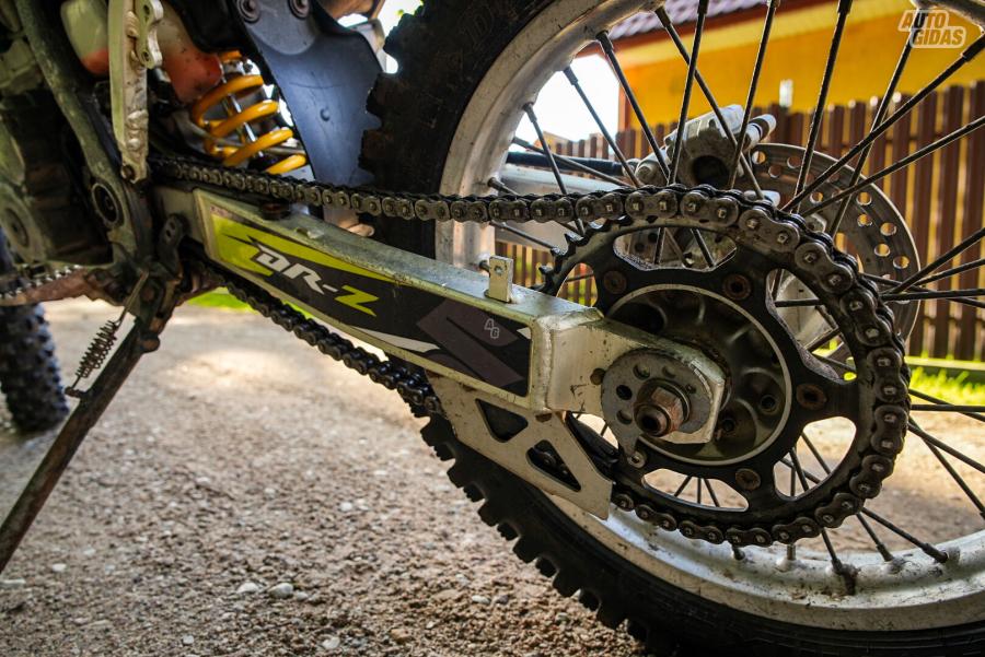Melns Suzuki DR-Z 2004 Marijampole, ar dzinēja tilpumu 0.40 L un nobraukumu 11 tūkst. km par 4000 €, foto 10 vietnē AUTOMOTO.COM.LV