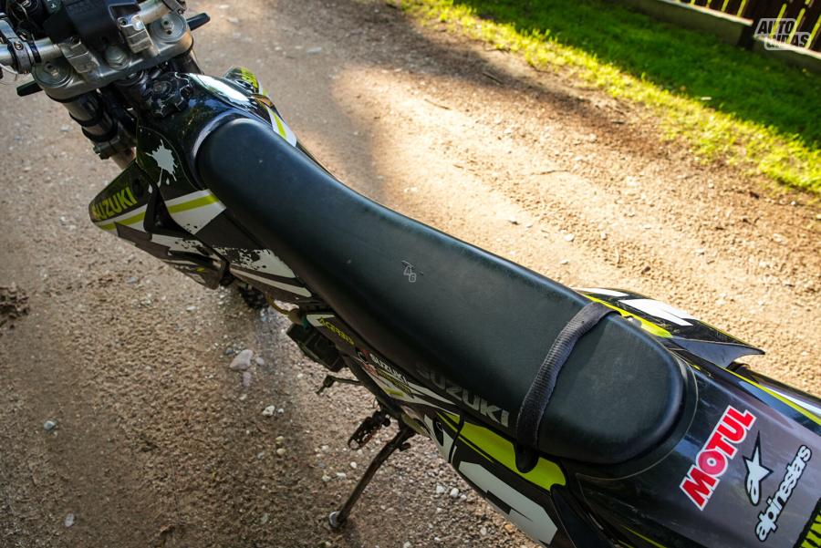 Melns Suzuki DR-Z 2004 Marijampole, ar dzinēja tilpumu 0.40 L un nobraukumu 11 tūkst. km par 4000 €, foto 18 vietnē AUTOMOTO.COM.LV