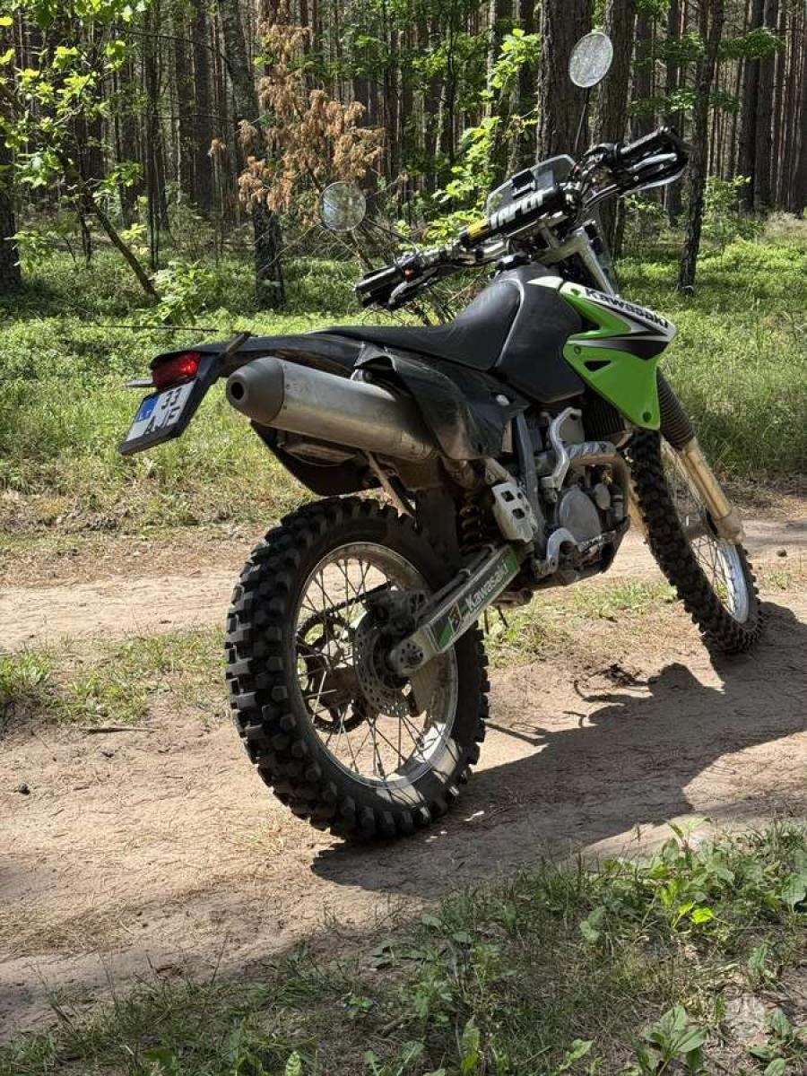 Черный Сузуки DR-Z 2005 в Вильнюс, объемом двигателя 0.40 л и пробегом 5 тыс. км за 4100 €, фото 4 на AUTOMOTO.COM.LV
