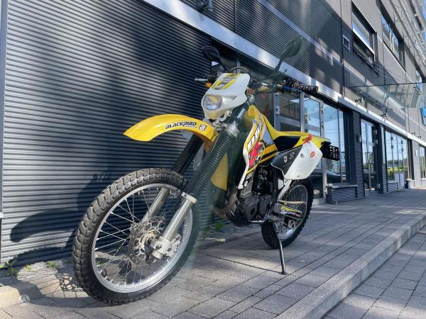Сузуки DR-Z 2001 в Рига, объемом двигателя 0.40 л и пробегом 9 тыс. км за 3299 €, фото 1 на AUTOMOTO.COM.LV