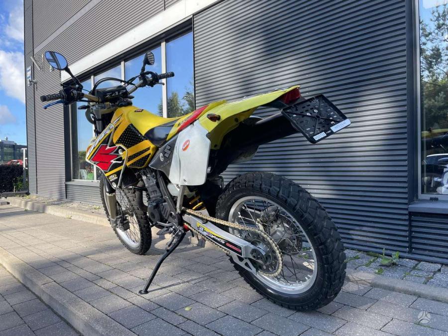 Сузуки DR-Z 2001 в Рига, объемом двигателя 0.40 л и пробегом 9 тыс. км за 3299 €, фото 4 на AUTOMOTO.COM.LV