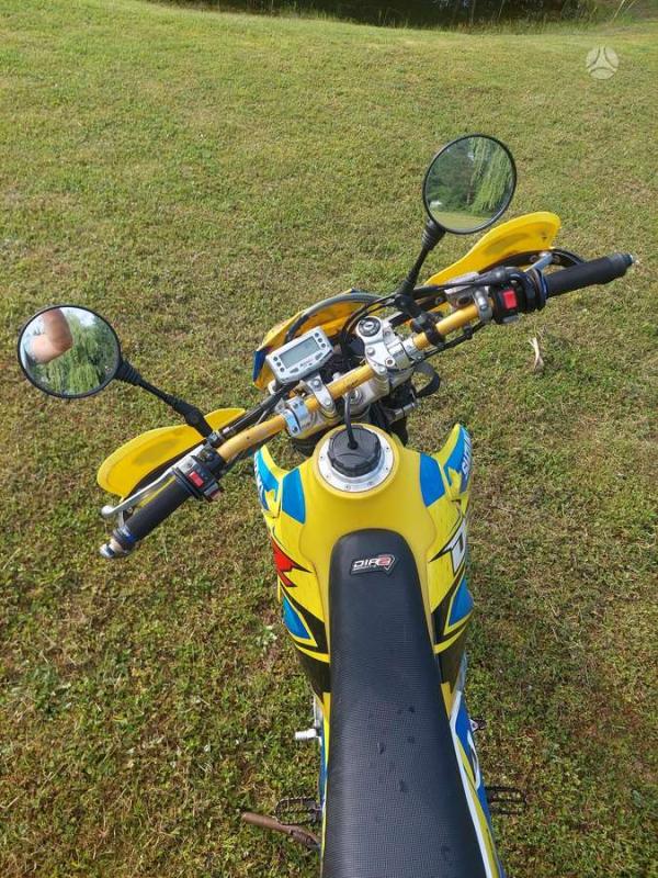 Suzuki DR-Z 2004 in Sirvintos, with an engine capacity of 0.40 L and mileage of 16 thousand km for 2990 €, photo 6 on AUTOMOTO.COM.LV