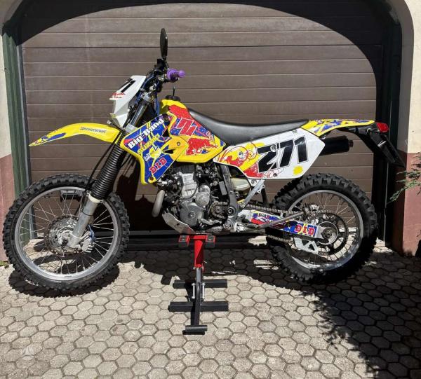 Dzeltens Suzuki DR-Z 2000 Kauņa, ar dzinēja tilpumu 0.40 L un nobraukumu 24 tūkst. km par 3250 €, foto 1 vietnē AUTOMOTO.COM.LV