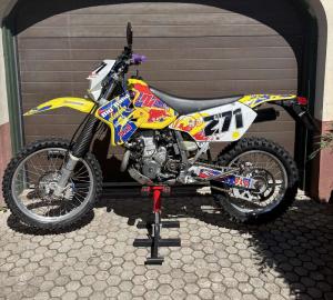 Dzeltens Suzuki DR-Z 2000 Kauņa, ar dzinēja tilpumu 0.40 L un nobraukumu 24 tūkst. km par 3250 €, foto  vietnē AUTOMOTO.COM.LV