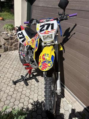 Dzeltens Suzuki DR-Z 2000 Kauņa, ar dzinēja tilpumu 0.40 L un nobraukumu 24 tūkst. km par 3250 €, foto 4 vietnē AUTOMOTO.COM.LV