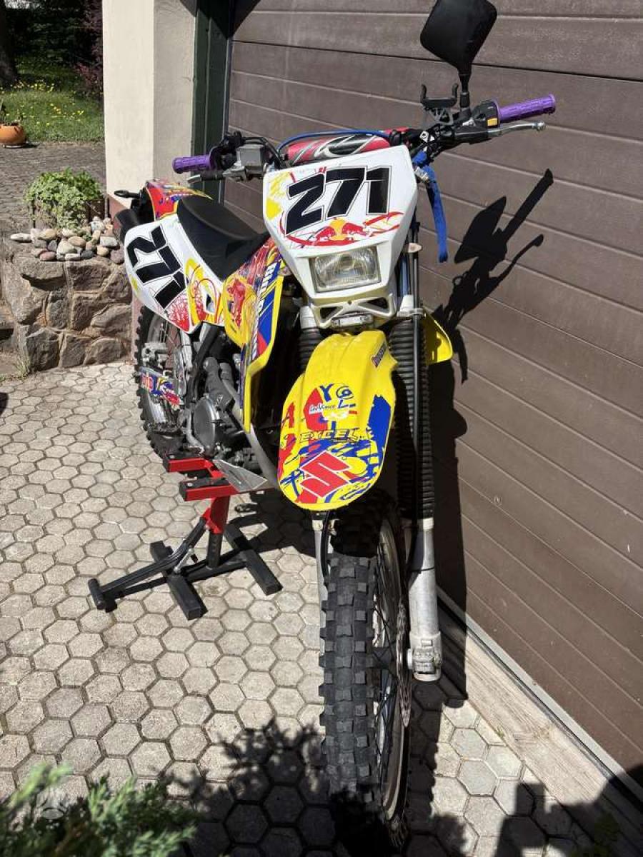 Dzeltens Suzuki DR-Z 2000 Kauņa, ar dzinēja tilpumu 0.40 L un nobraukumu 24 tūkst. km par 3250 €, foto 4 vietnē AUTOMOTO.COM.LV