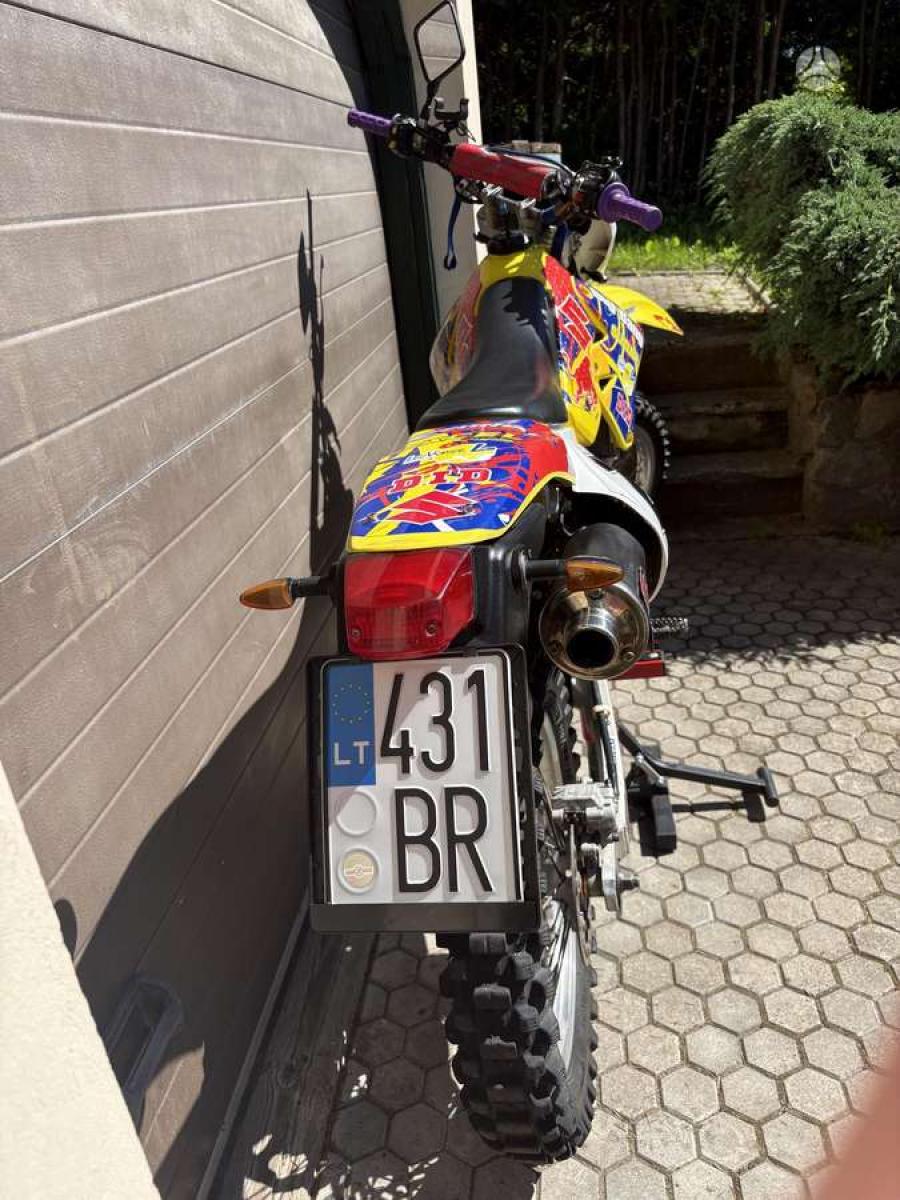 Dzeltens Suzuki DR-Z 2000 Kauņa, ar dzinēja tilpumu 0.40 L un nobraukumu 24 tūkst. km par 3250 €, foto 5 vietnē AUTOMOTO.COM.LV