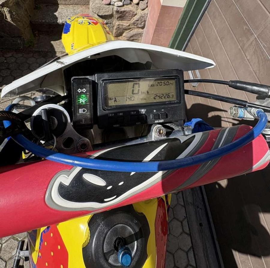 Dzeltens Suzuki DR-Z 2000 Kauņa, ar dzinēja tilpumu 0.40 L un nobraukumu 24 tūkst. km par 3250 €, foto 8 vietnē AUTOMOTO.COM.LV