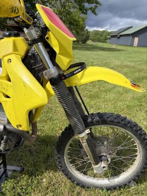 Dzeltens Suzuki DR-Z 2002 Kauņa, ar dzinēja tilpumu 0.40 L un nobraukumu 2 tūkst. km par 3000 €, foto 7 vietnē AUTOMOTO.COM.LV