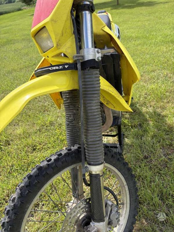 Yellow Suzuki DR-Z 2002 in Kaunas, with an engine capacity of 0.40 L and mileage of 2 thousand km for 3000 €, photo 9 on AUTOMOTO.COM.LV