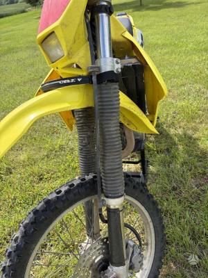Dzeltens Suzuki DR-Z 2002 Kauņa, ar dzinēja tilpumu 0.40 L un nobraukumu 2 tūkst. km par 3000 €, foto 10 vietnē AUTOMOTO.COM.LV