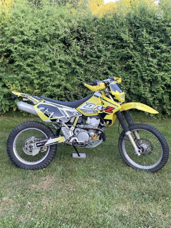 Yellow Suzuki DR-Z 2003 in Panevezys, with an engine capacity of 0.40 L and mileage of 20 thousand km for 3100 €, photo 1 on AUTOMOTO.COM.LV