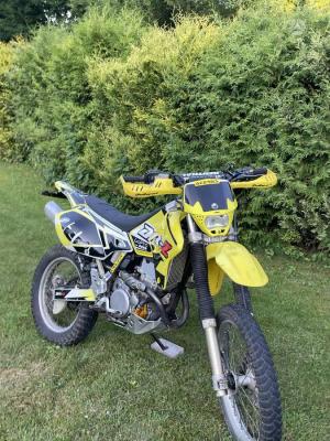 Dzeltens Suzuki DR-Z 2003 Panevēža, ar dzinēja tilpumu 0.40 L un nobraukumu 20 tūkst. km par 3100 €, foto 3 vietnē AUTOMOTO.COM.LV