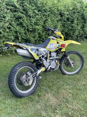 Dzeltens Suzuki DR-Z 2003 Panevēža, ar dzinēja tilpumu 0.40 L un nobraukumu 20 tūkst. km par 3100 €, foto 4 vietnē AUTOMOTO.COM.LV