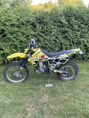 Dzeltens Suzuki DR-Z 2003 Panevēža, ar dzinēja tilpumu 0.40 L un nobraukumu 20 tūkst. km par 3100 €, foto 5 vietnē AUTOMOTO.COM.LV