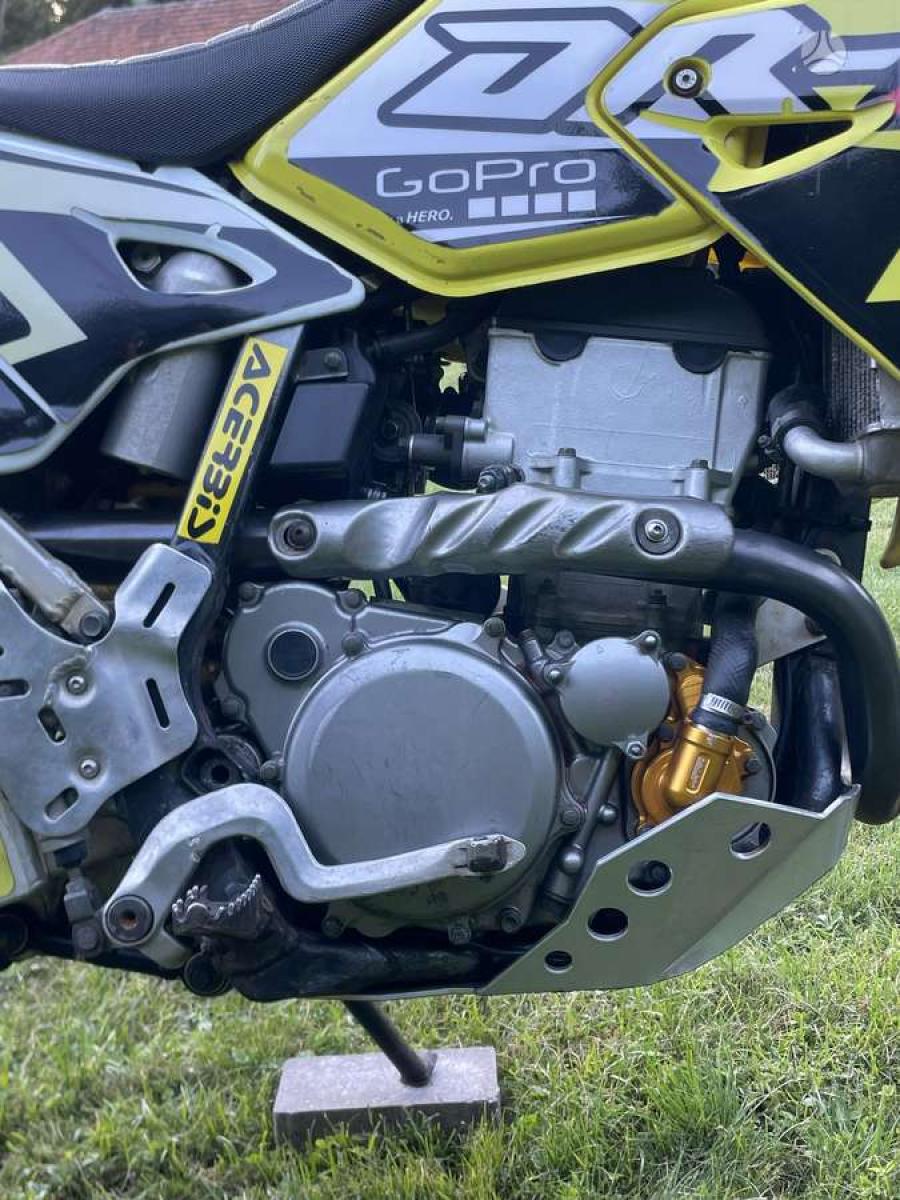 Dzeltens Suzuki DR-Z 2003 Panevēža, ar dzinēja tilpumu 0.40 L un nobraukumu 20 tūkst. km par 3100 €, foto 10 vietnē AUTOMOTO.COM.LV