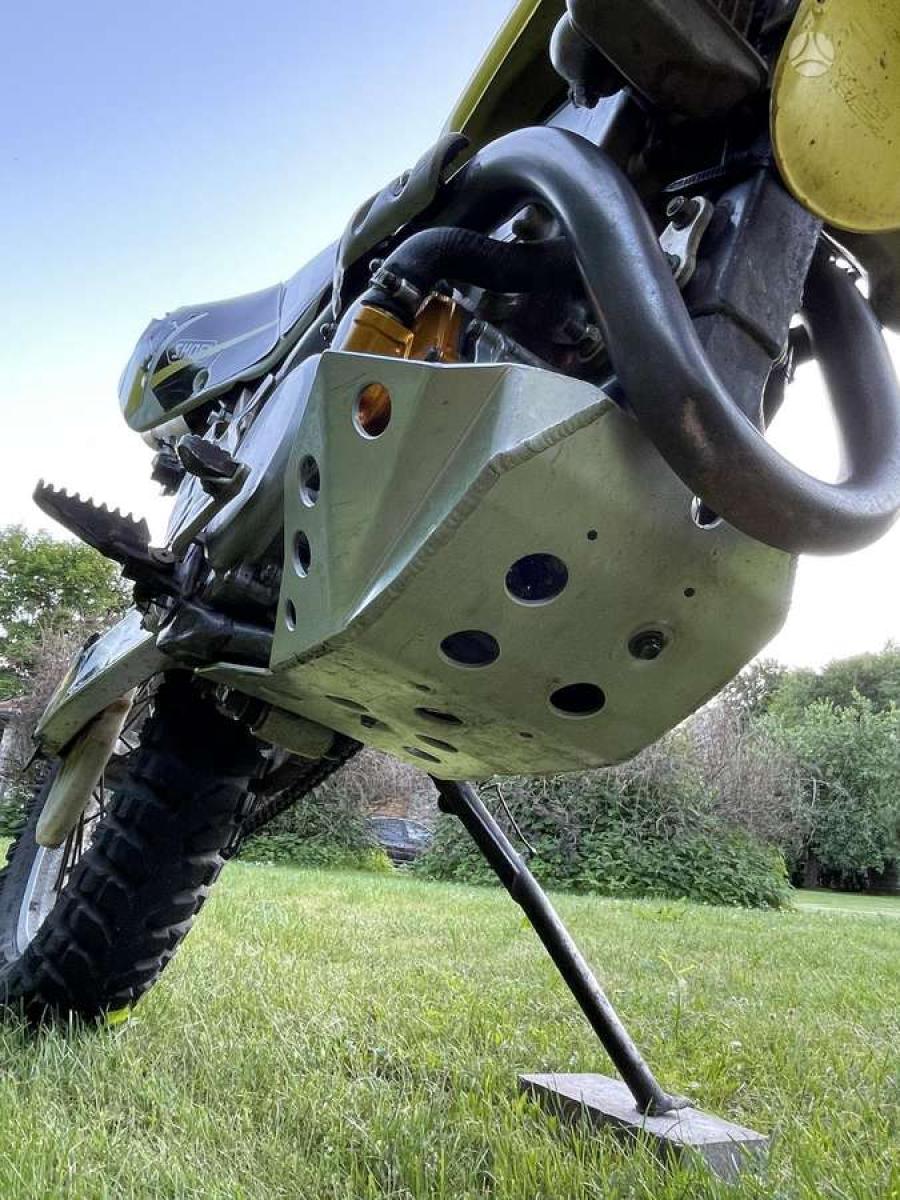 Dzeltens Suzuki DR-Z 2003 Panevēža, ar dzinēja tilpumu 0.40 L un nobraukumu 20 tūkst. km par 3100 €, foto 14 vietnē AUTOMOTO.COM.LV