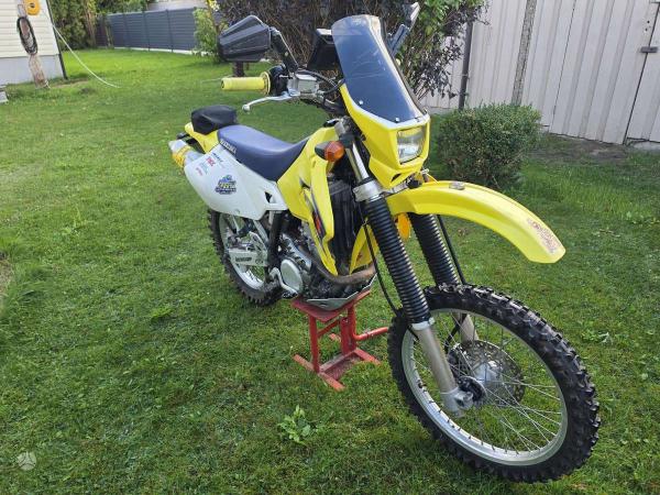 Желтый Сузуки DR-Z 2007 в Вильнюс, объемом двигателя 0.40 л и пробегом 24 тыс. км за 3999 €, фото 3 на AUTOMOTO.COM.LV